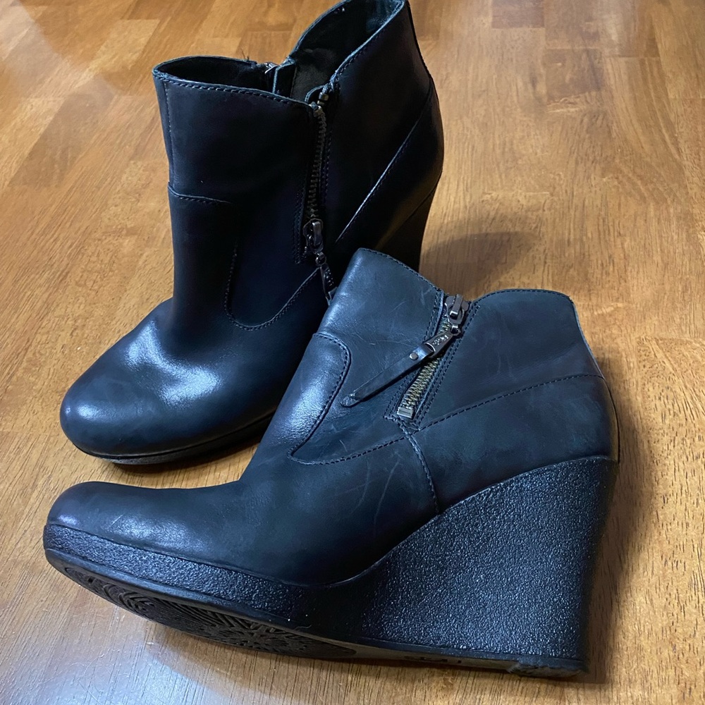 Ugg Black Leather Meredith Lodge Wedge Booties Zip Si… - Gem